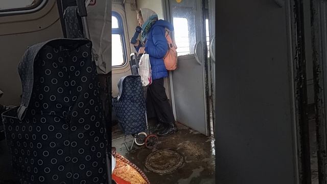 Певица в электричке из Донбасса