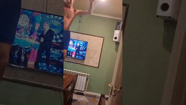 Никита танцует в сауне