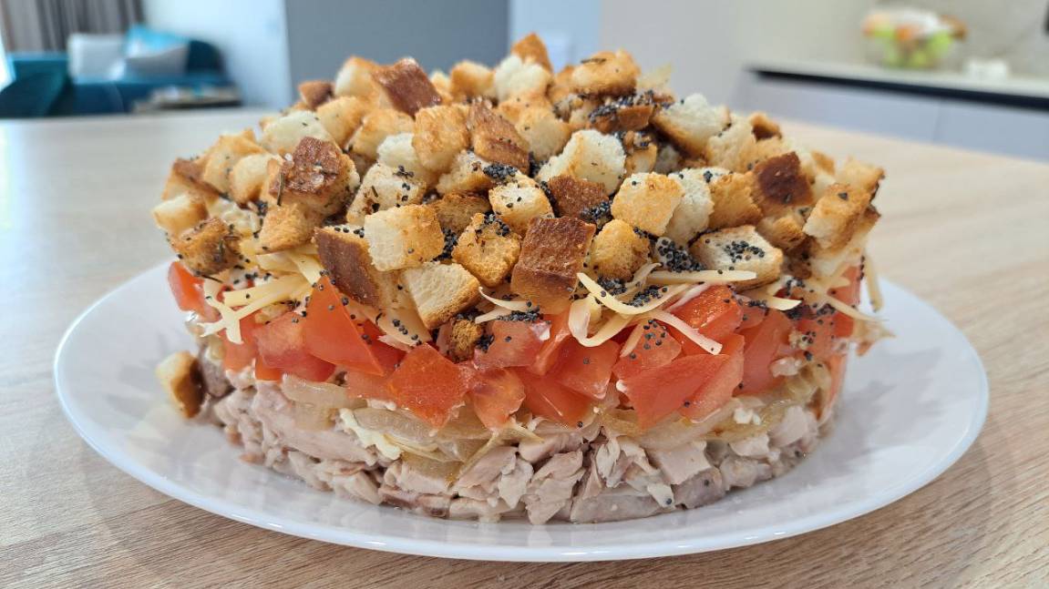 Салат "Гости в шоке из чего же он!" А вкусный и сытный какой!