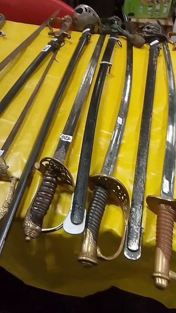 сабли штыки тесаки на барахолке