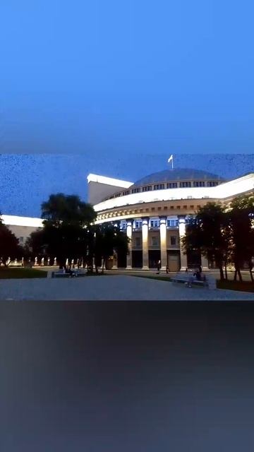 Большой Театр Оперы и Балета/ Новосибирск/ вечерняя прогулка.
