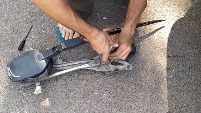 Мерседес 190 w124,.Сломались дворники. Не работает одна из скоростей,как разобрать дворник.Wiper fix