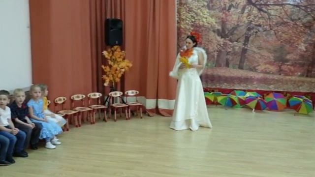 Осенний праздник в старшей группе № 4 - "Сундучок с красками"