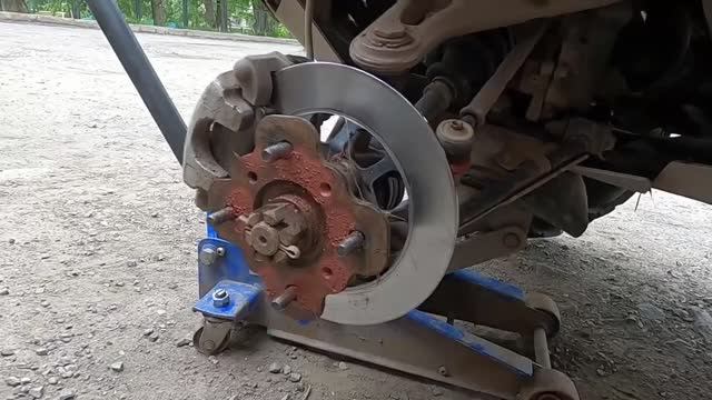 Порвал колесо на квадроцикле ЦФ мото х6 . Едем в шинку .