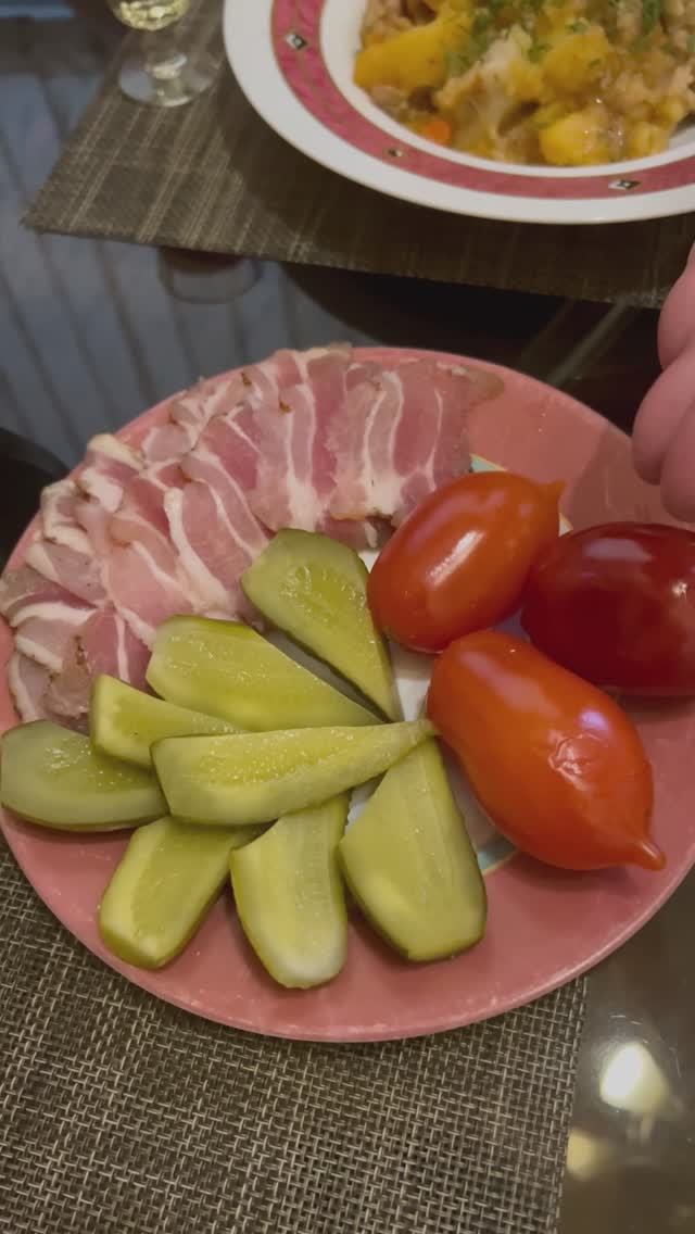 Трапеза продолжается,