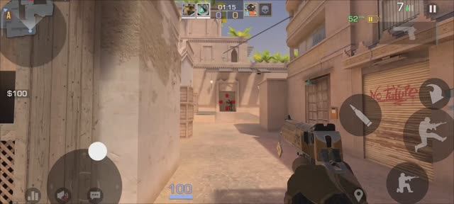 Играю с другом в Standoff 2 на телефоне