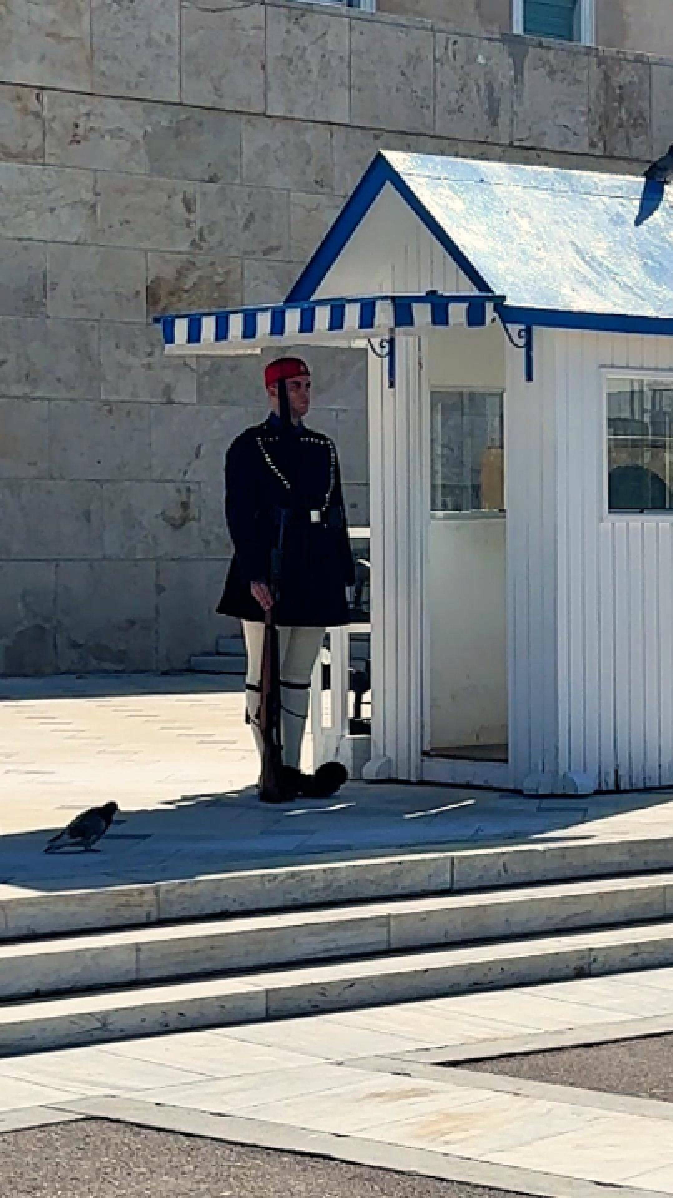 Памятник Неизвестному Солдату в Афинах...