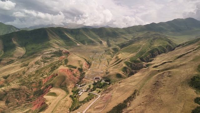Ущелье Чункурчак, серпантин. Кыргызстан 🇰🇬 
Гид Юрий Антропкин