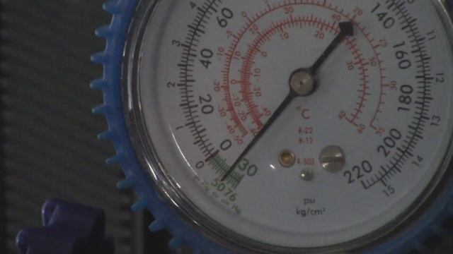 Курсы холодильщиков 13. Заправка фреоном без весов. Заправка R600a по термометру