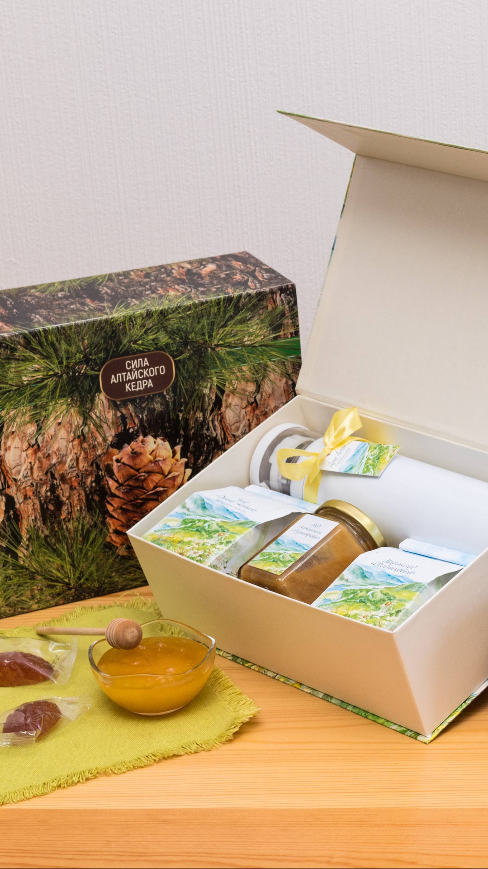 Представительские кашированные коробки на магните.