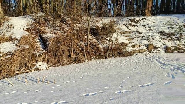 Оборудованный пляж в районе нефтебазы