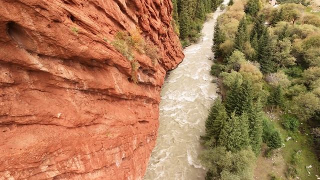 Скала Разбитое Сердце 
Иссык-Куль. Кыргызстан 🇰🇬 
Гид Юрий Антропкин