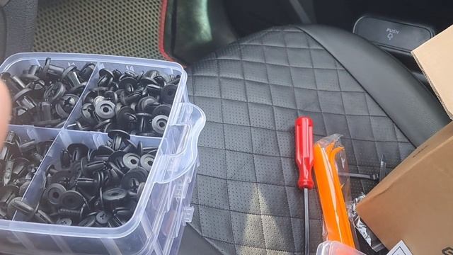 Набор универсальных автомобильных клипс