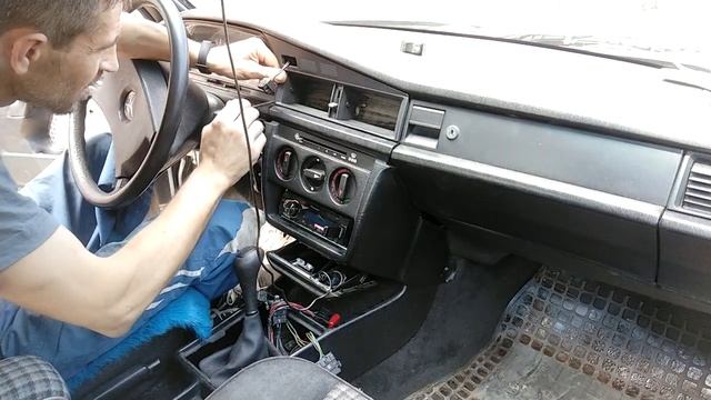 Как поменять парус Мерседес W201 190.Замена паруса.How to remove a sail Mercedes190 Replacing a sail