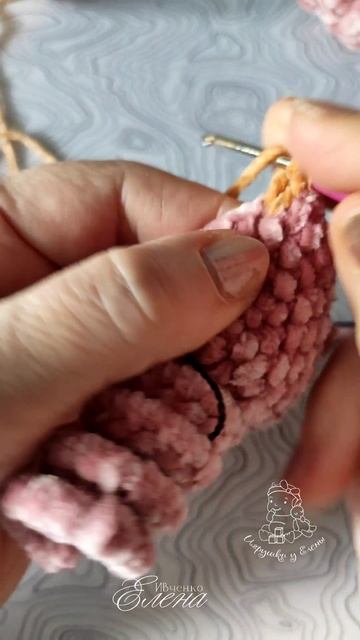 Смена нити и вязание ножки в игрушке.