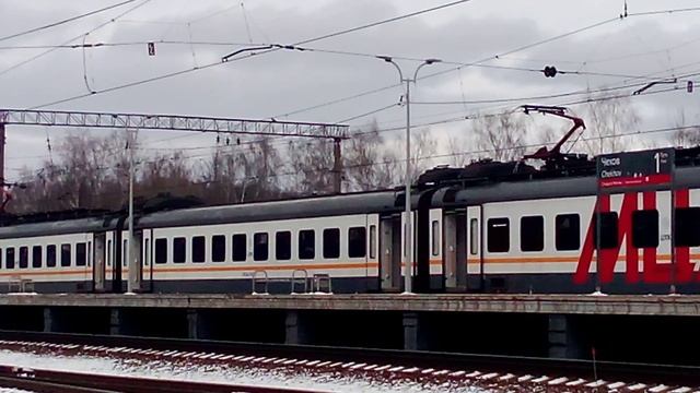 Электровоз ВЛ11 676 с грузовым составом и Электропоезд ЭП2Д 0143 ЦППК станция Чехов