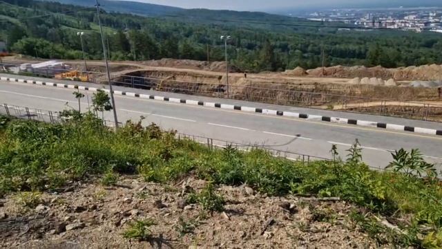 Оползень угрожает перекрыть участок автодороги, ведущей к с.т.к. «Горный Воздух» в Южно-Сахалинске