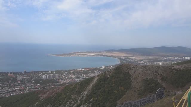 Геленджик с высоты птичьего полета. Колесо обозрения  в горах Геленджика.