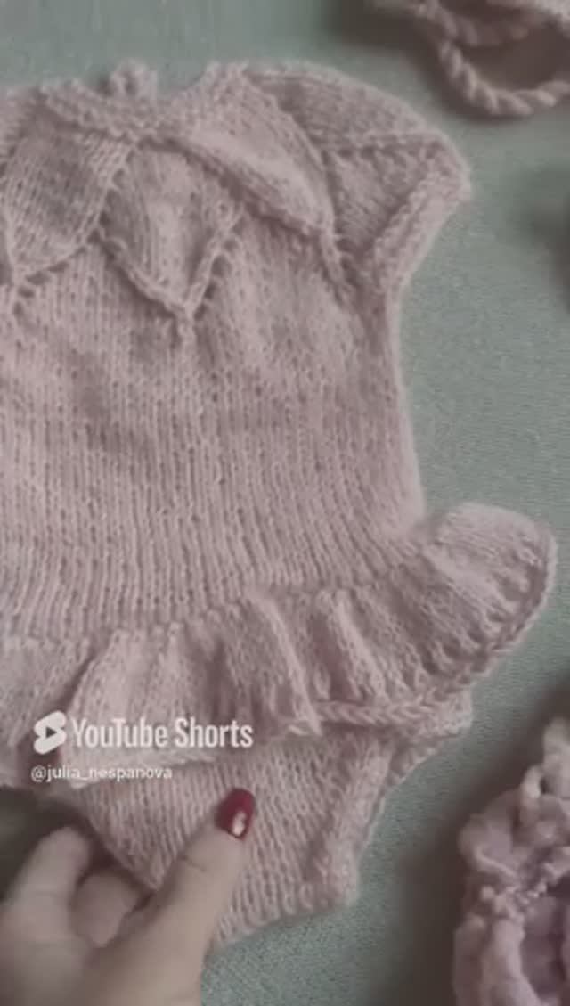 Для новорожденных девочек нарядки  нежно- розового цвета.