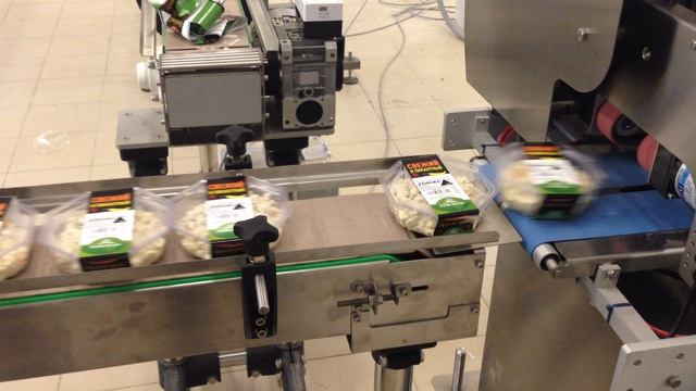 Упаковка лотков нестандартного формата.