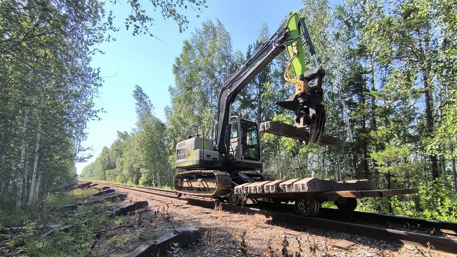 Экскаватор на железнодорожном ходу