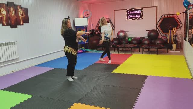 Восточный танец. Пластика, связки. часть 3.