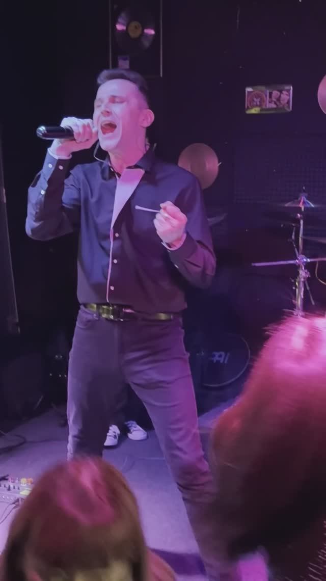 The wall pub  So Good 16.02.2025  Сургут СоГуд февраль 2025, трава у дома.