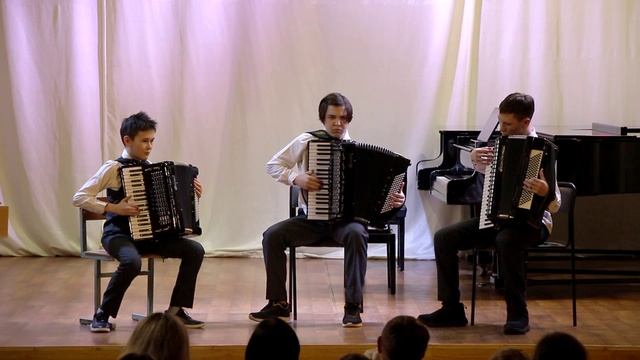 10 А. Новиков «Дороги», исп. Квартет аккордеонистов, преп. Зорина Т.В.