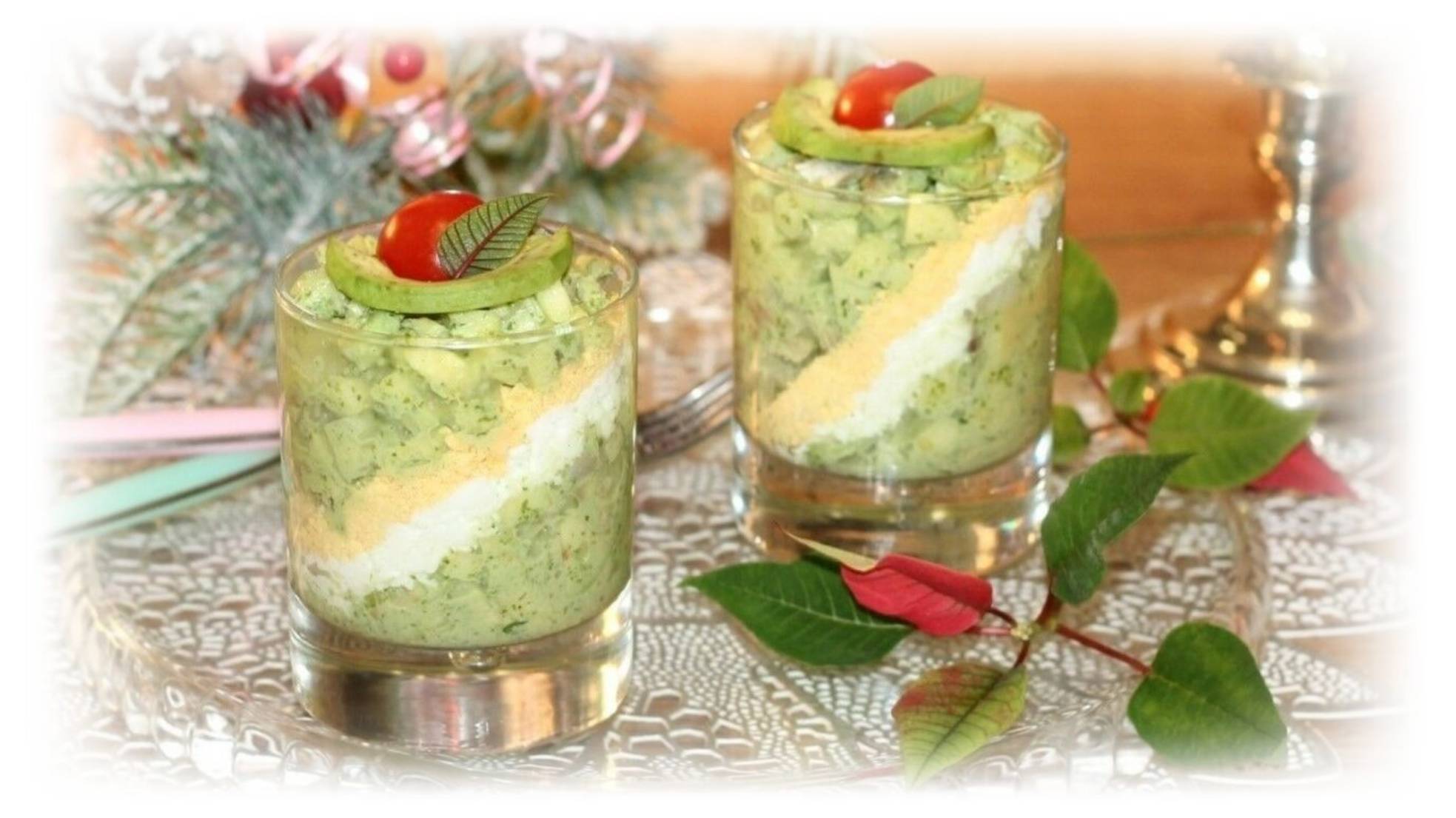 Салат с авокадо и селедочкой в верринах