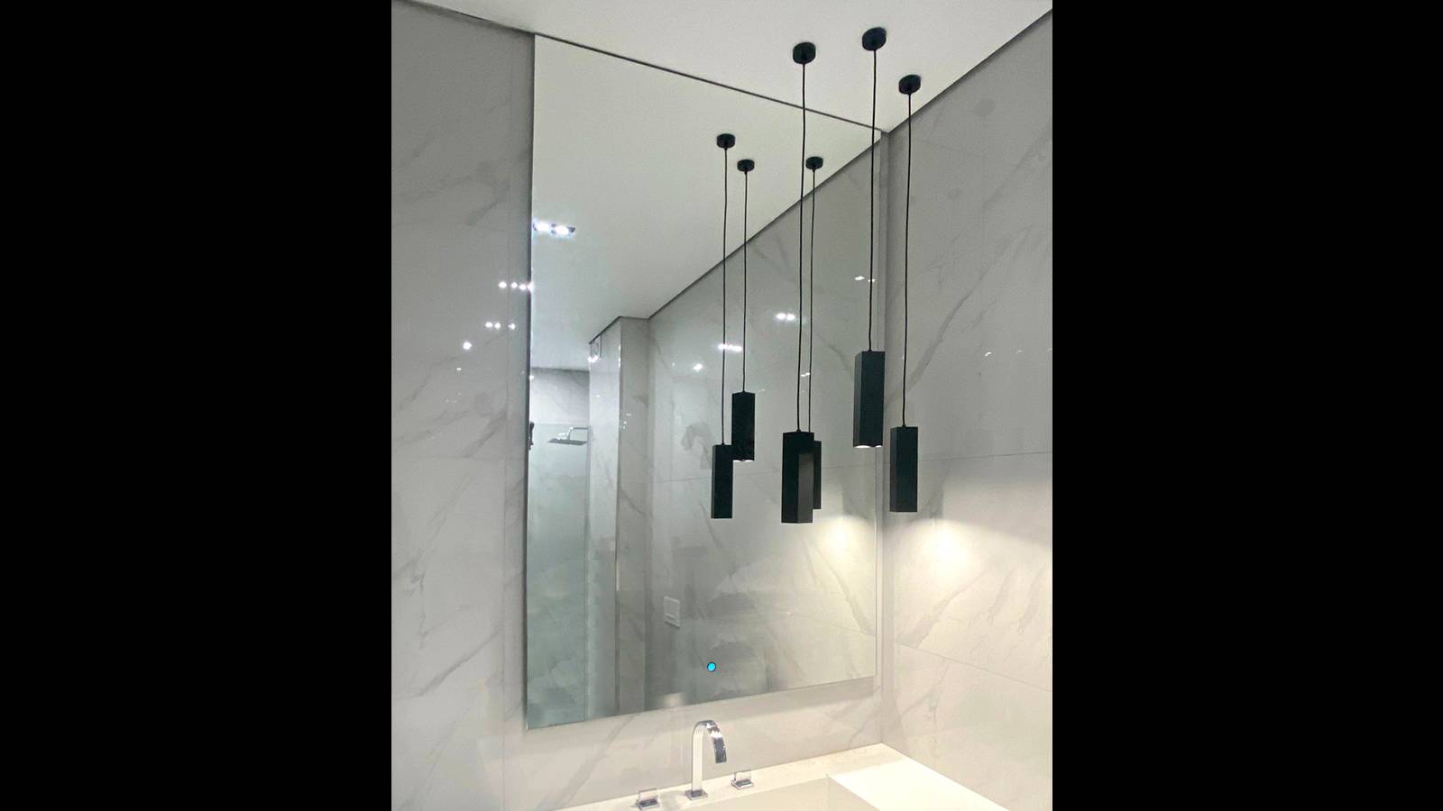 Зеркало с подсветкой в ванную