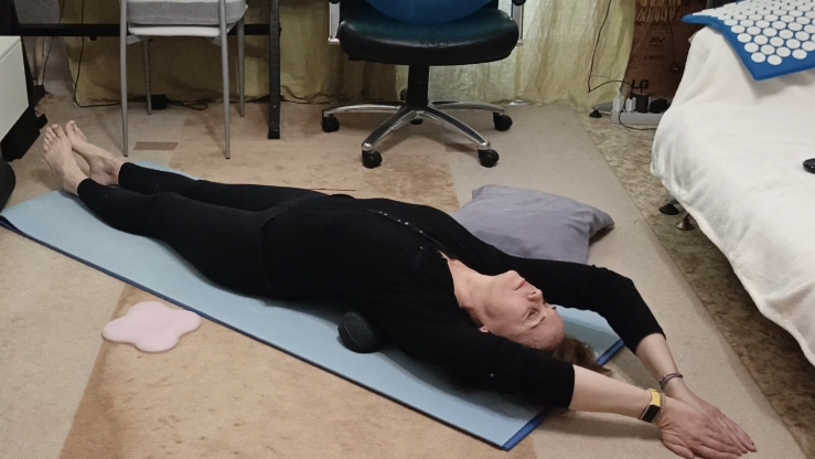 Лежим на валике эффективно и безопасно