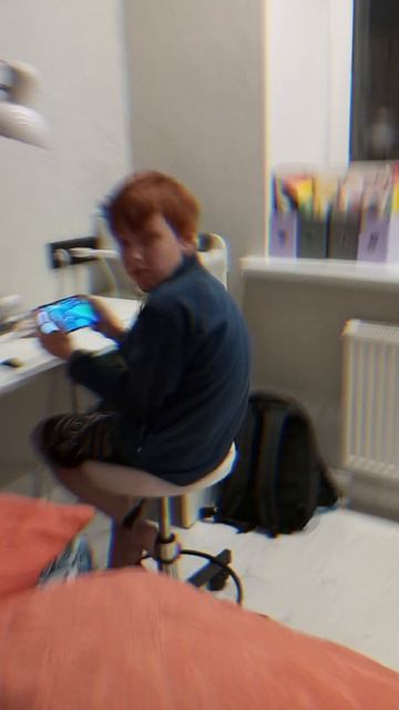 эдит с чиловым парнем (колаба)