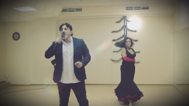 Песня "Эта женщина, увижу и немею" Сергей Тарасов (автор Булат Окуджава). Цыганское шоу заказать.