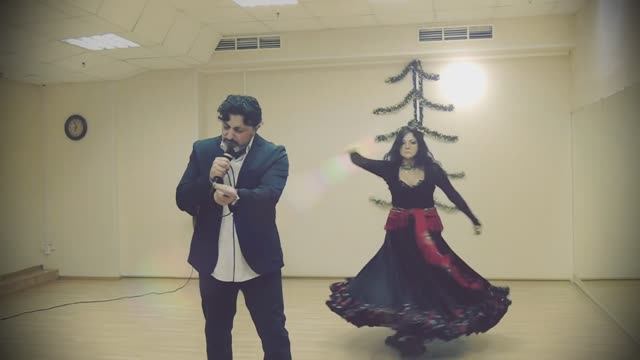 Цыганская песня "Дуй чурья". Певец Сергей Тарасов. Танцует Александра Усанова. Танец с кинжалами.