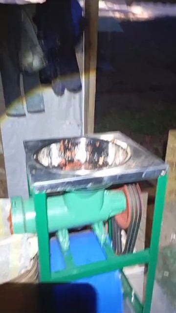 MS62 GRINGO промышленная мясорубка костедробилка шредер измельчитель 1000 кг/час курица целиком