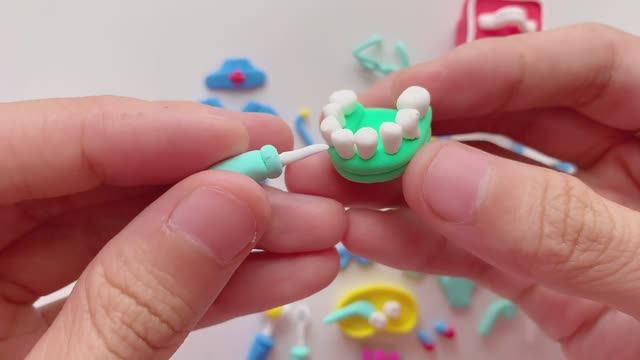 Поделки из пластилина для детей - Медицинская аптечка из пластилина