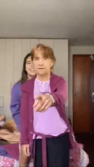 Бабушка попала под фильтр внучки