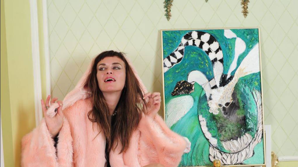 Картина - "Странница Души" из серии Женские Ипостасей.
Художница : Ирина Скорпион