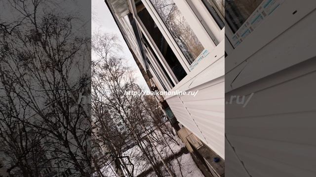 Проект от компании Балкон Онлайн.Остекление балкона с крышей, обшивка балкона сайдингом.