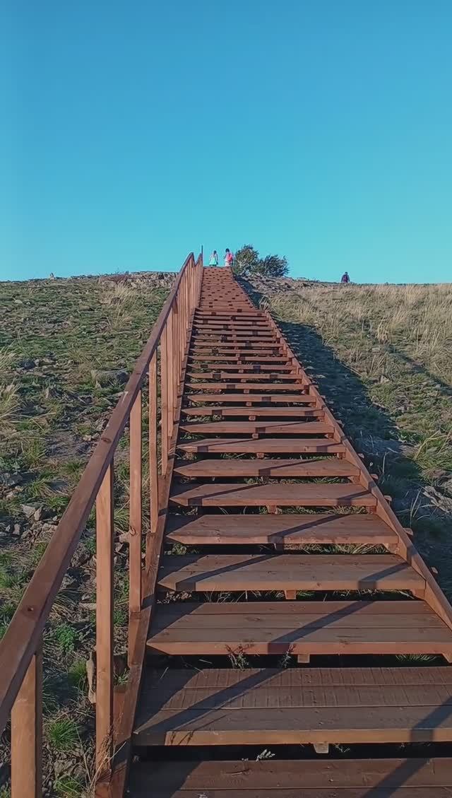 Гора Чека 558 м   (гора Власти)   603 ступеньки испытание властью. Геоглифы гора Власти.