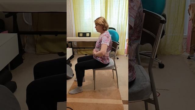 Клиновидная подушка на стул