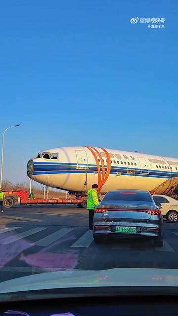 Самолет парализовал движение в Китае 🛬