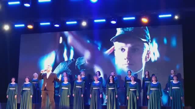 Алексей Мишаченко и академический хор ЦК "Родина" (г. Анапа) - "Высоко летит душа солдата"