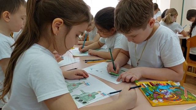 Отряд "Патриот" МАДОУ 301 поздравляет с наступающим праздником Защитника Отечества