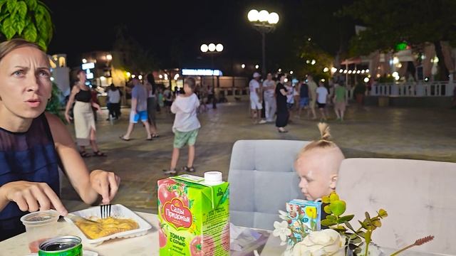 #Анапа Чебуречная на улице Гребенская в кафе Жемчужина напротив ресторана Джузепе Парк. Чебуреки.