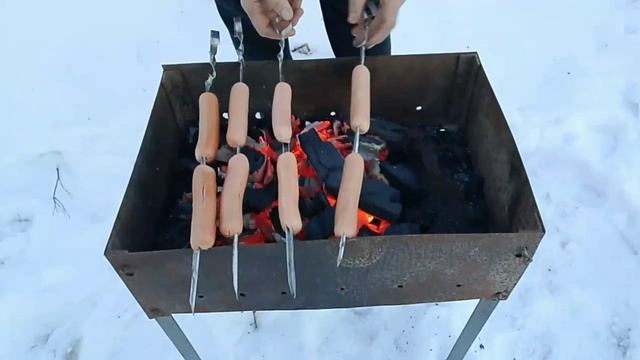 Жареные сосиски и сало на мангале 23 февраля от Дяди Саши !