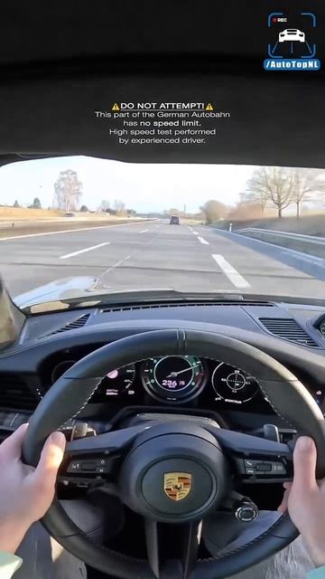 Porsche 992 Turbo S выезжает на АВТОБАН