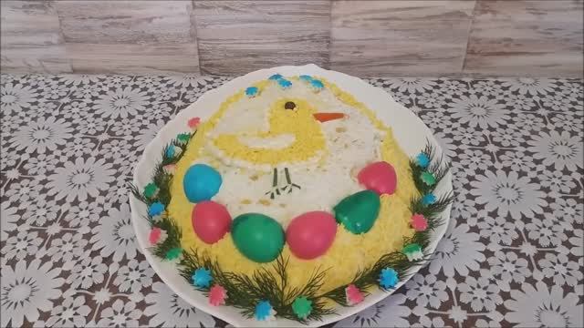Пасхальный салат с куриным филе. Красивый салат на Пасху. Салат на праздничный стол
