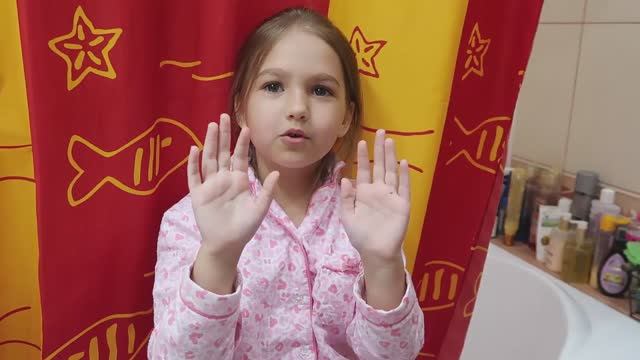 Алиса моет руки. Как правильно мыть руки. Все дети моют руки. How to wash your hands
