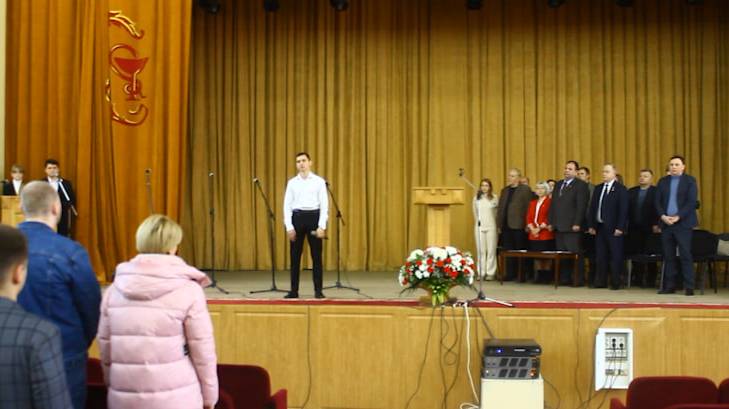 Песня «Офицеры» в исполнении студента VI курса медицинского факультета ДонГМУ Ярослава Беляева.